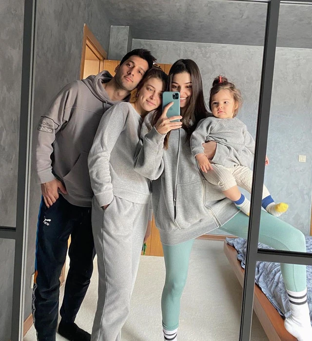 Hande Erçel'den yürekleri dağlayan paylaşım » Mavi Kadın