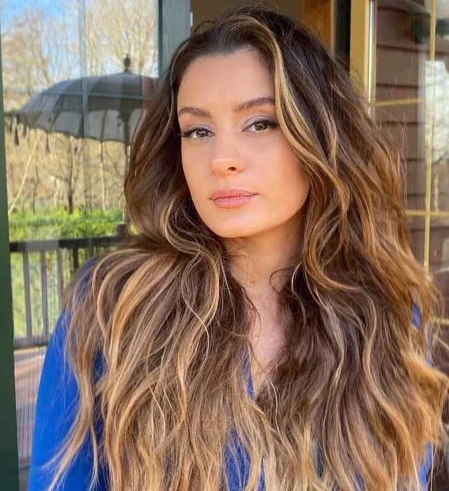 Ünlü şarkıcı Atiye yıllar sonra bir ablası olduğunu öğrenmiş! » Mavi Kadın