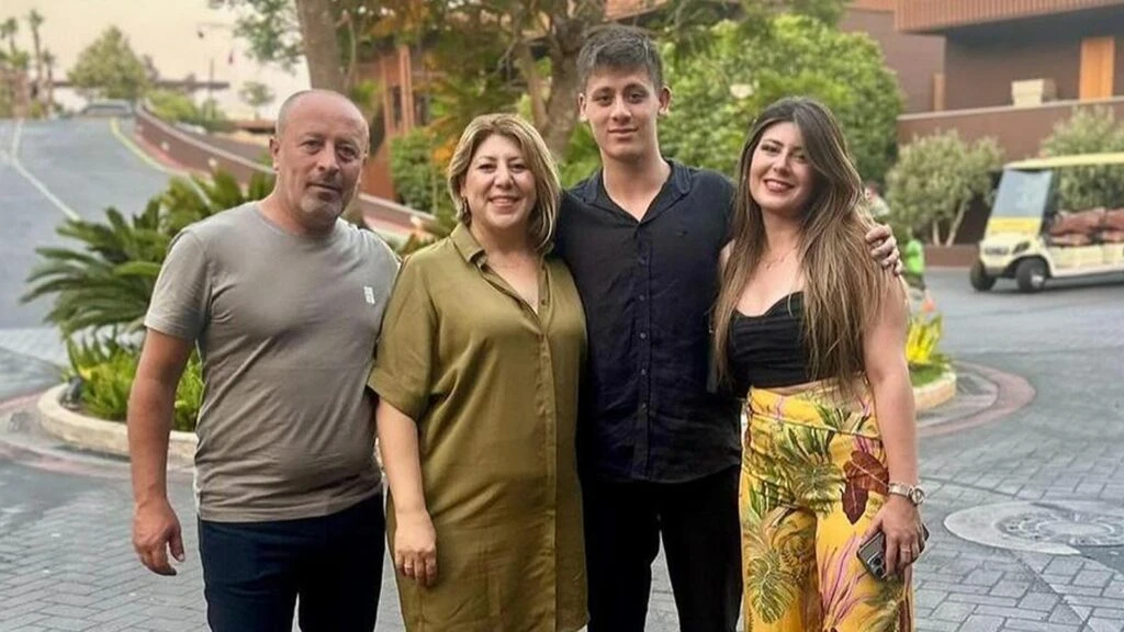 Arda Güler'in aile paylaşımına sosyal medyadan beğeni yağdı » Mavi Kadın