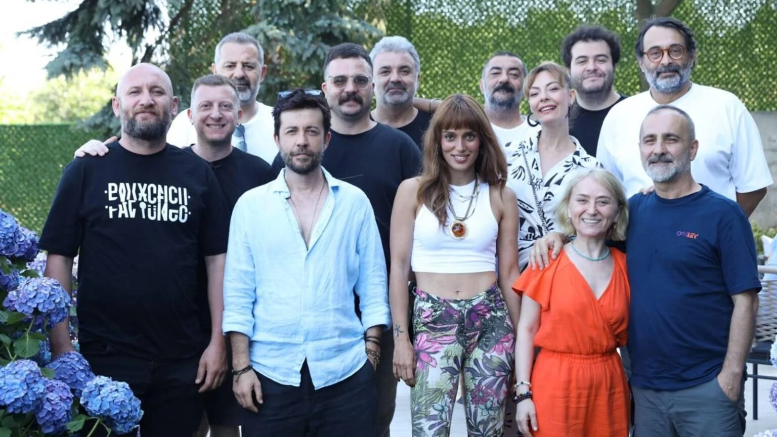 Başrolde Mahir İpek ve Özge Özder! "Leydi Di" filminin çekimleri ...