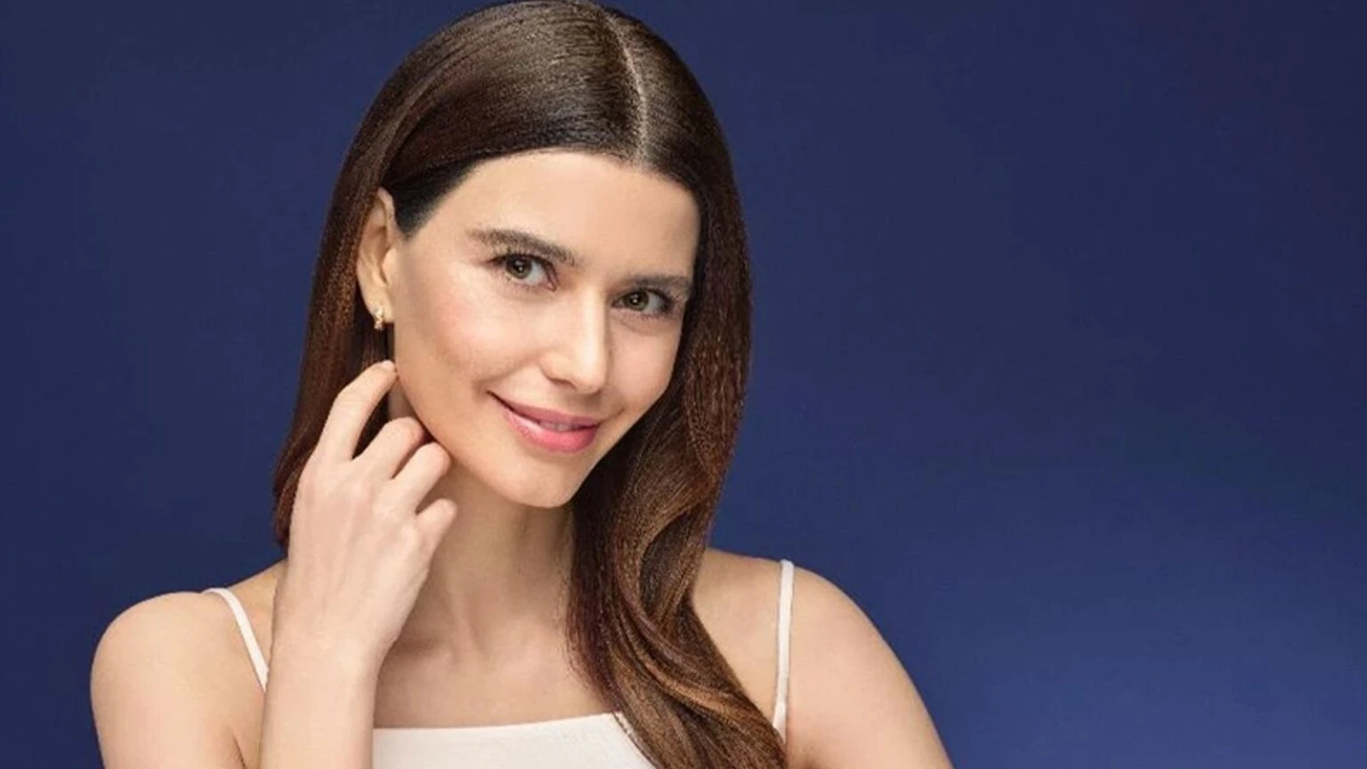 Beren Saat setlere "Gizli Dolap" filmiyle geri dönüyor! Çekimler ...