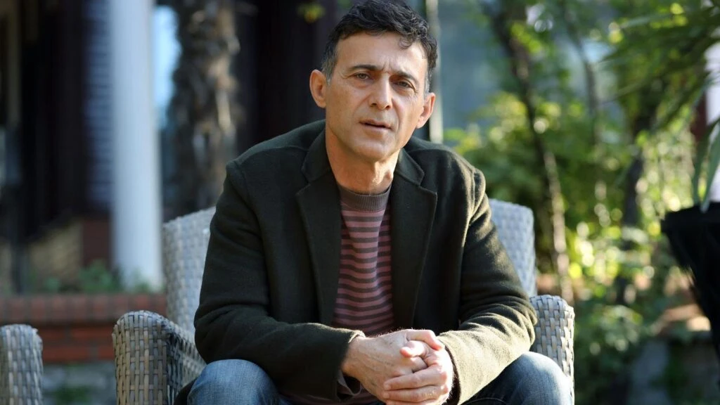 Dizilerin kötü adamı Cem Bender kimdir, kaç yaşında? Cem Bender dizi ve ...