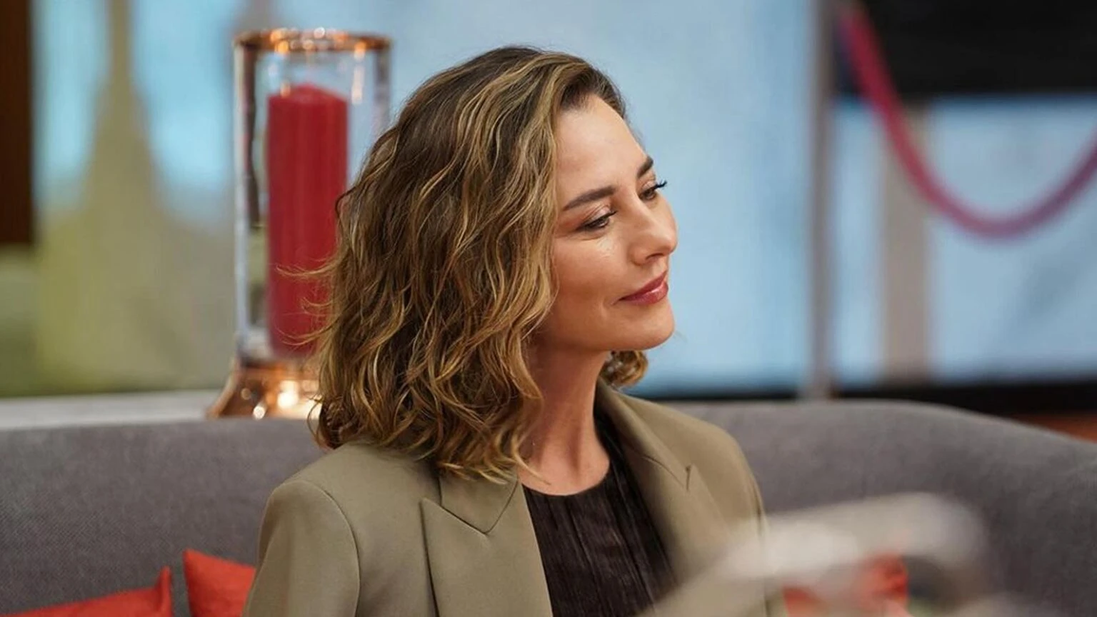 Ece Uslu kimdir, nerelidir, hangi dizilerde rol aldı? » Mavi Kadın