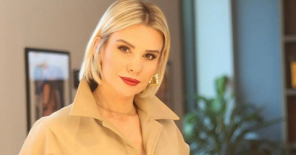 Geçmişten günümüze Esra Erol'un en güzel en yeni saç rengi ve modelleri ...