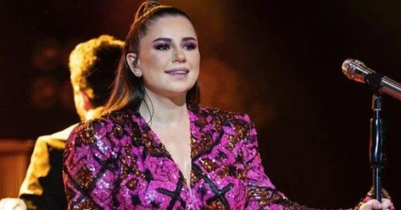 Güzel Şarkıcı Merve Özbey kim, kaç yaşında, nereli? » Mavi Kadın