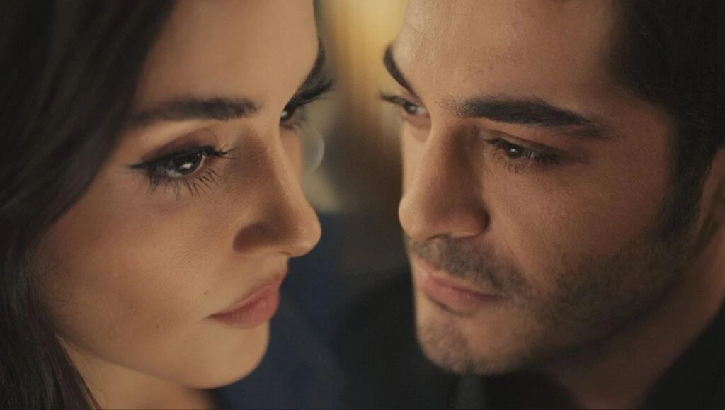 Hande Erçel ve Burak Deniz başrolde: Bambaşka Biri oyuncuları kim ...