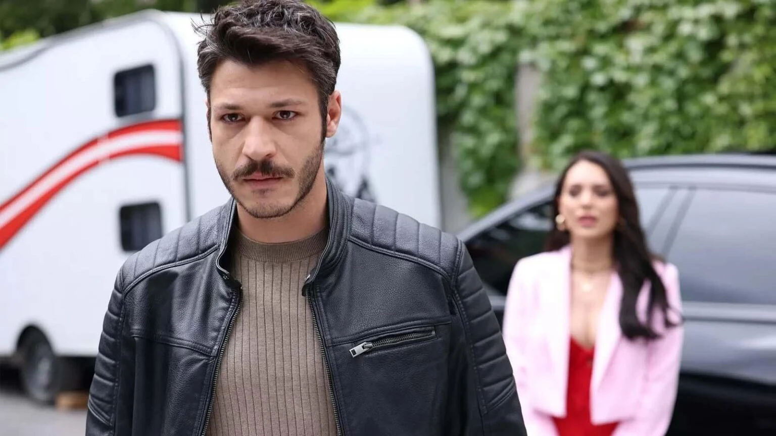 İnci Taneleri 14. bölümde duygulandıran sahne; Cihan gözyaşlarına ...