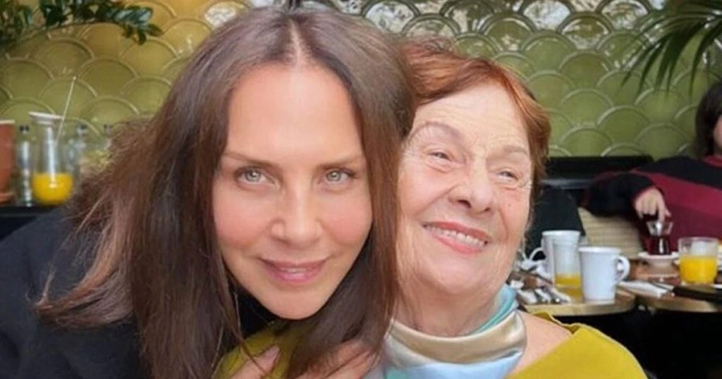 Sertab Erener annesini paylaştı, merak uyandırdı » Mavi Kadın