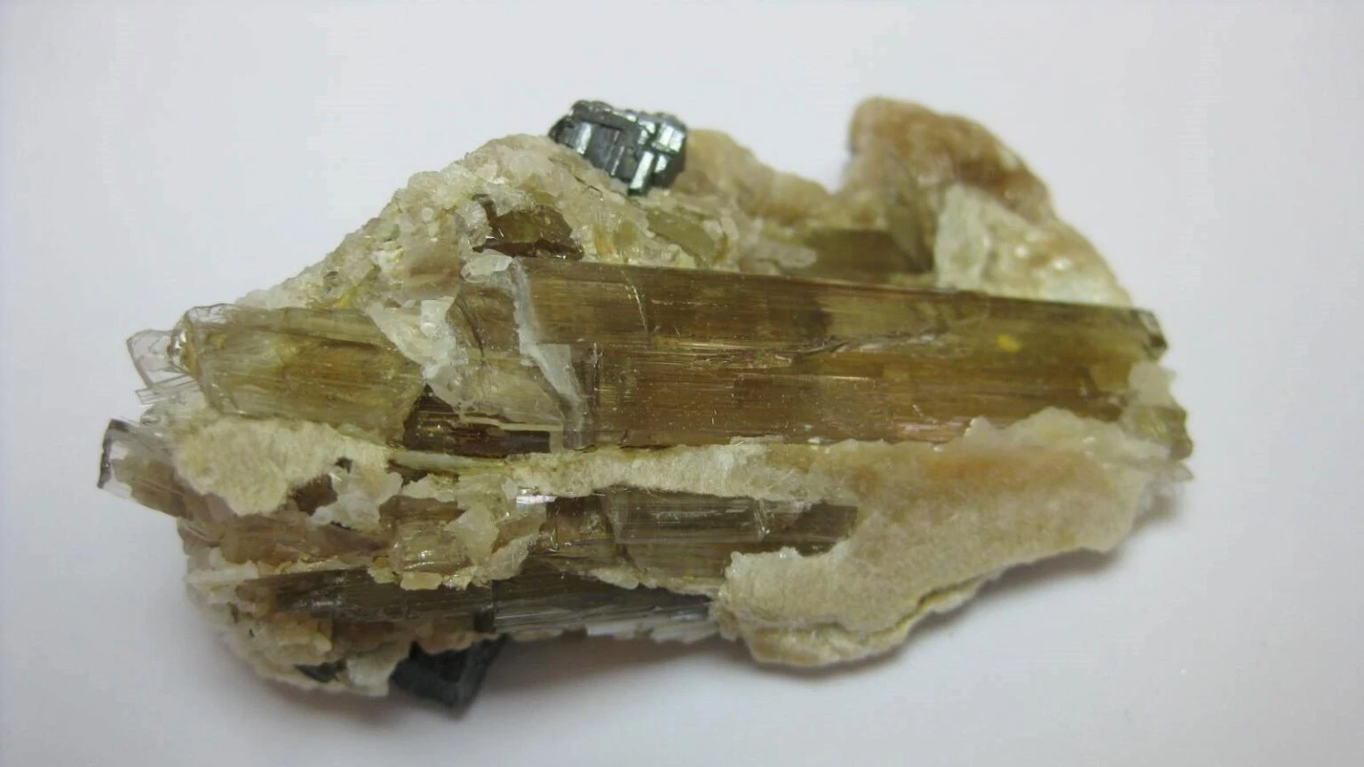 Zultanit taşı hangi burçlarla uyumlu? Zultanit taşının faydaları » Mavi ...