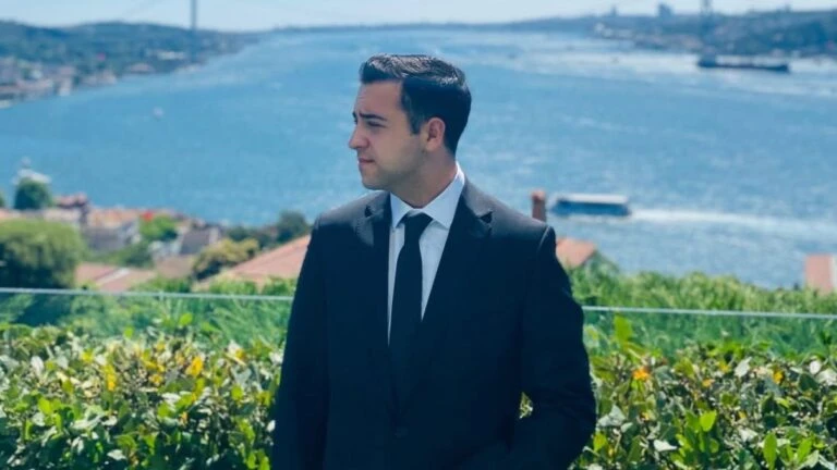 Berat Efe Parlar kimdir kaç yaşında? Berat Efe Parlar hangi dizilerde ...