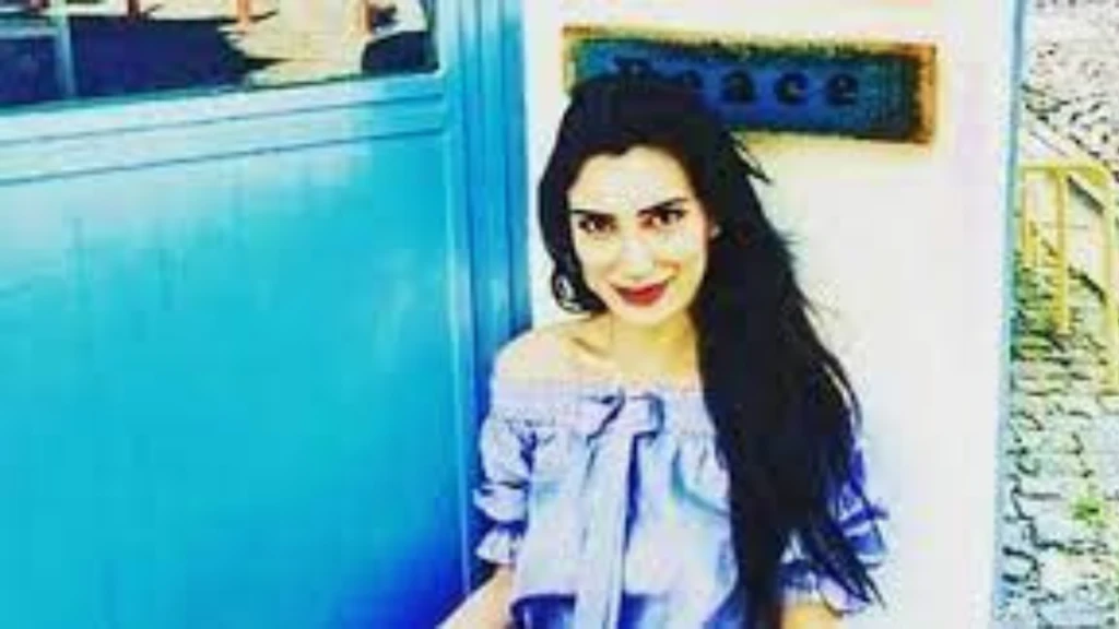 Gözde Gürkan kimdir? Gözde Gürkan estetikli mi? » Mavi Kadın