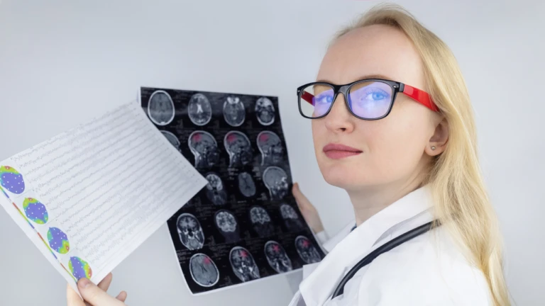 Beyincik sarkması nedir, nasıl geçer? Beyincik sarkmasının belirtileri ...