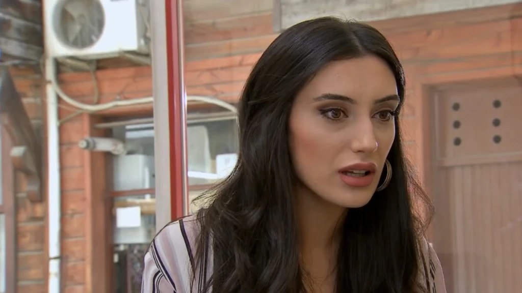 Gözde Gürkan kimdir? Gözde Gürkan estetikli mi? » Mavi Kadın