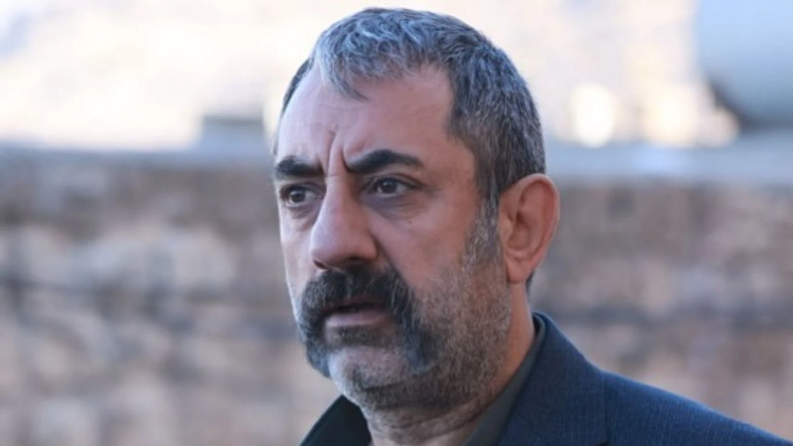 Uzak Şehir Nadim kimdir? Uzak Şehir’in Nadim’i Nazmi Kırık kimdir ...