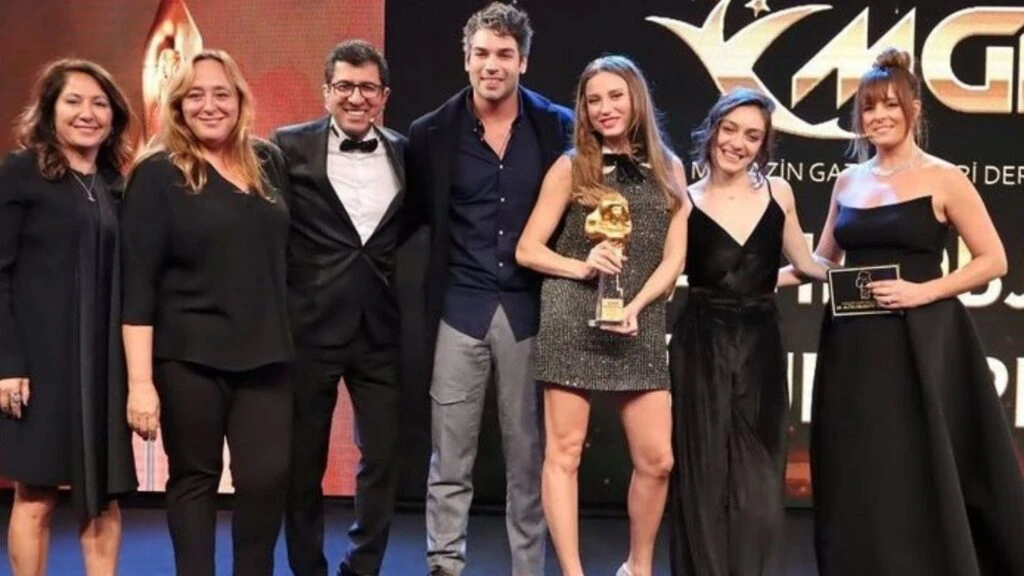 Ayşe Barım kimdir? Ünlülerin menajeri hakkında şok iddialar! » Mavi Kadın