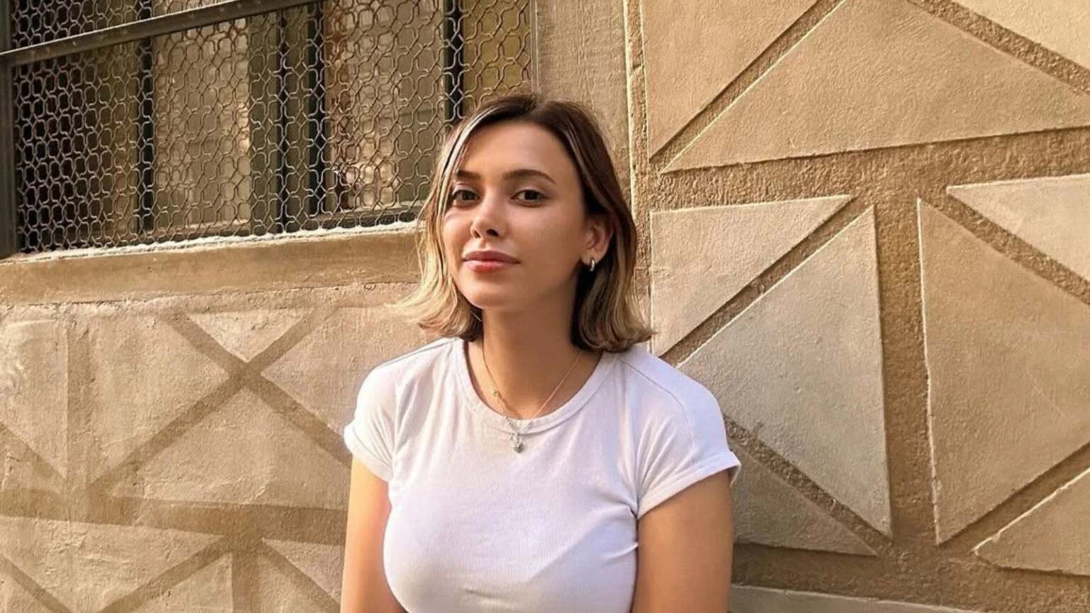 Beyza Alkoç kimdir? Kitapları ve özel hayatı hakkında merak edilenler ...