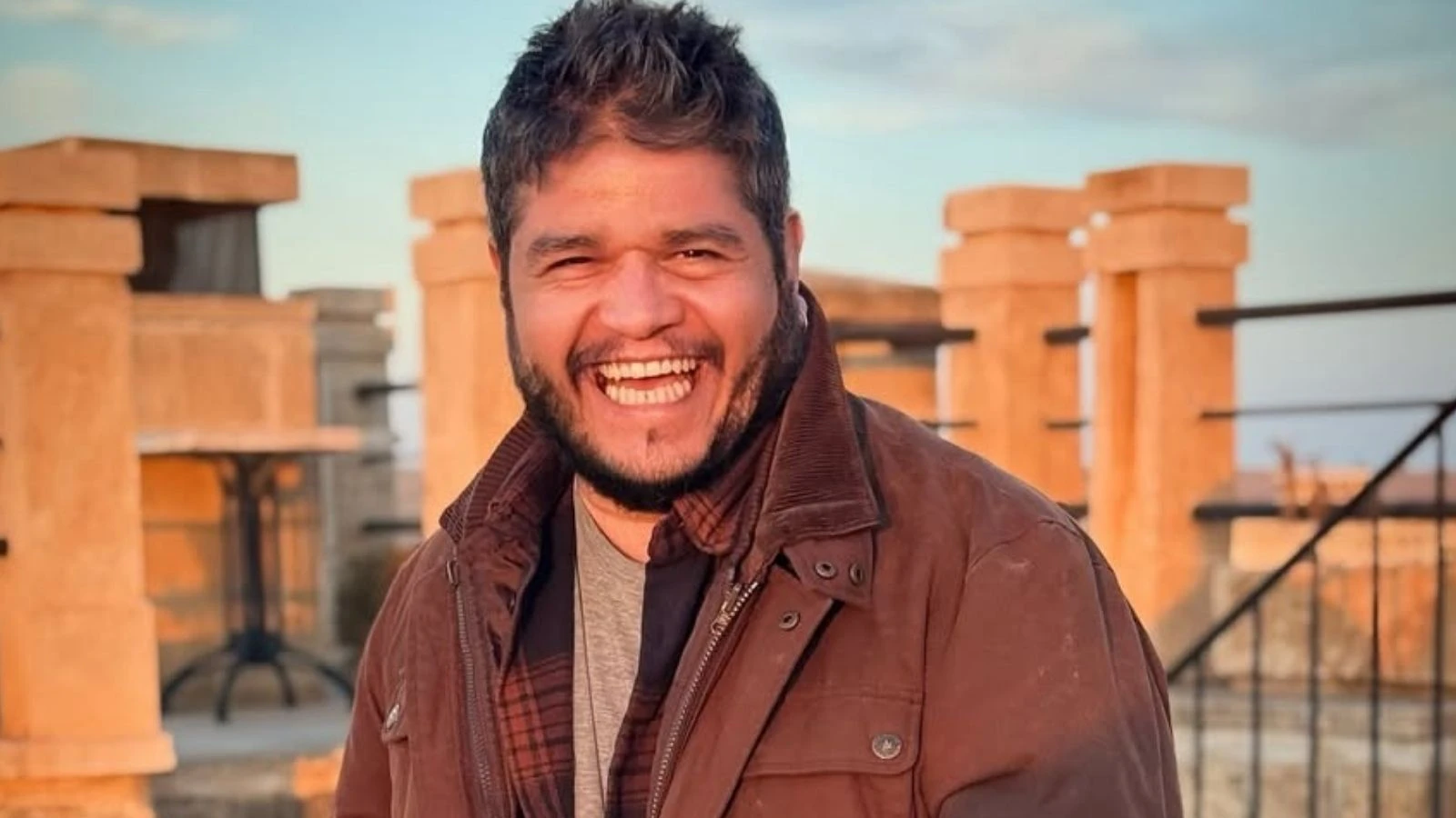 Uzak Şehir dizisinin Kadir’i Burak Şafak kimdir? Oyuncun yaşı ve nereli ...