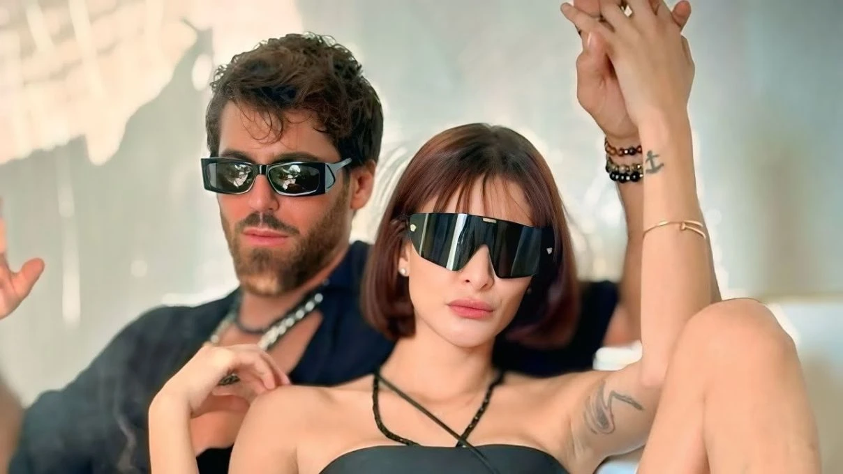 Can Yaman DJ sevgilisi Sara Bluma ile İstanbul’da aşk tazeledi! Sürpriz ...