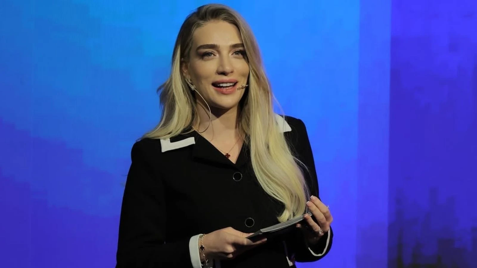 Cansu Canan Özgen kaç yaşında? Asıl mesleğinin ne olduğu araştırılıyor ...