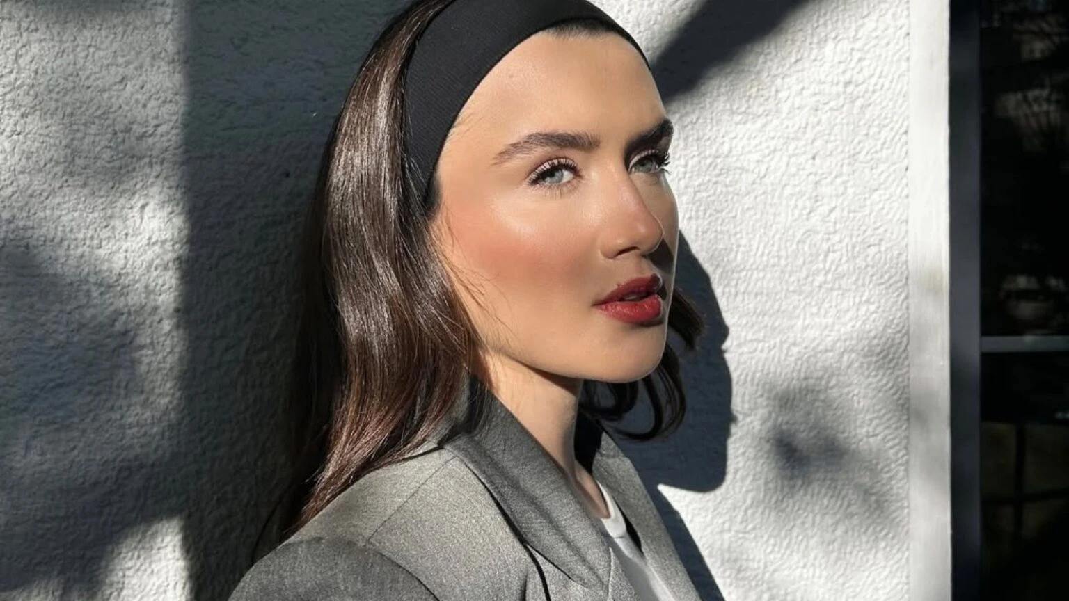 Rüzgarlı Tepe dizisinin Zeynep’i Cemre Arda kimdir? Cemre Arda kaç ...