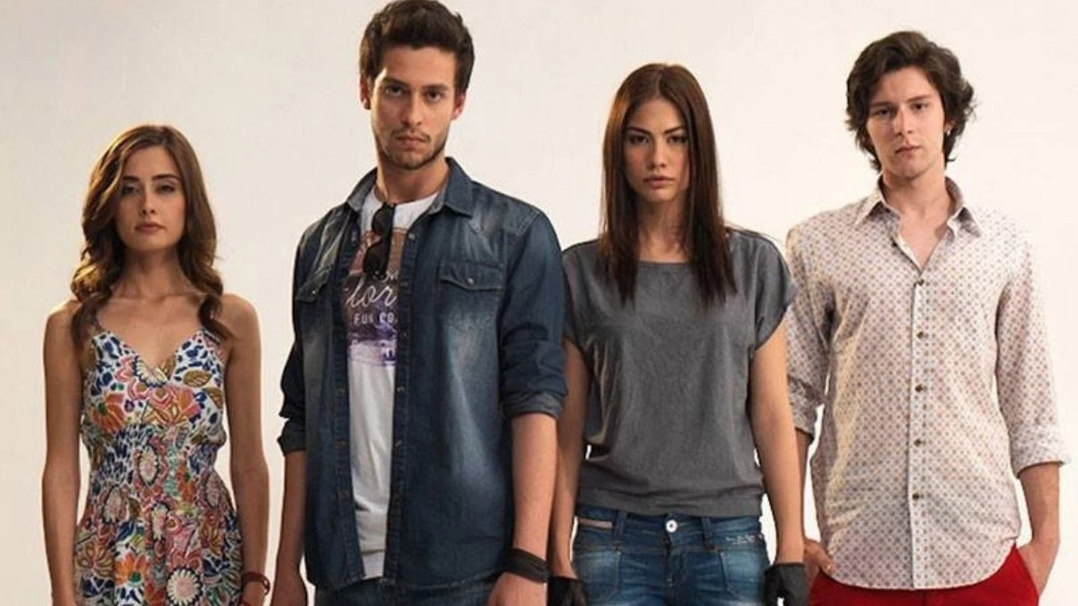 Sana Bir Sır Vereceğim dizisinin yıldızları Demet Özdemir ve Bora Cengiz yıllar sonra bir araya ...