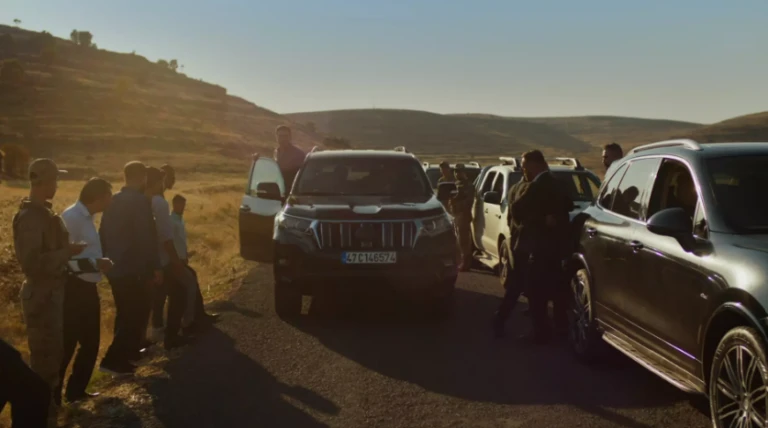 Uzak Şehir Albora Ailesi kimdir? Sırlar bir bir ortaya çıkıyor » Mavi Kadın