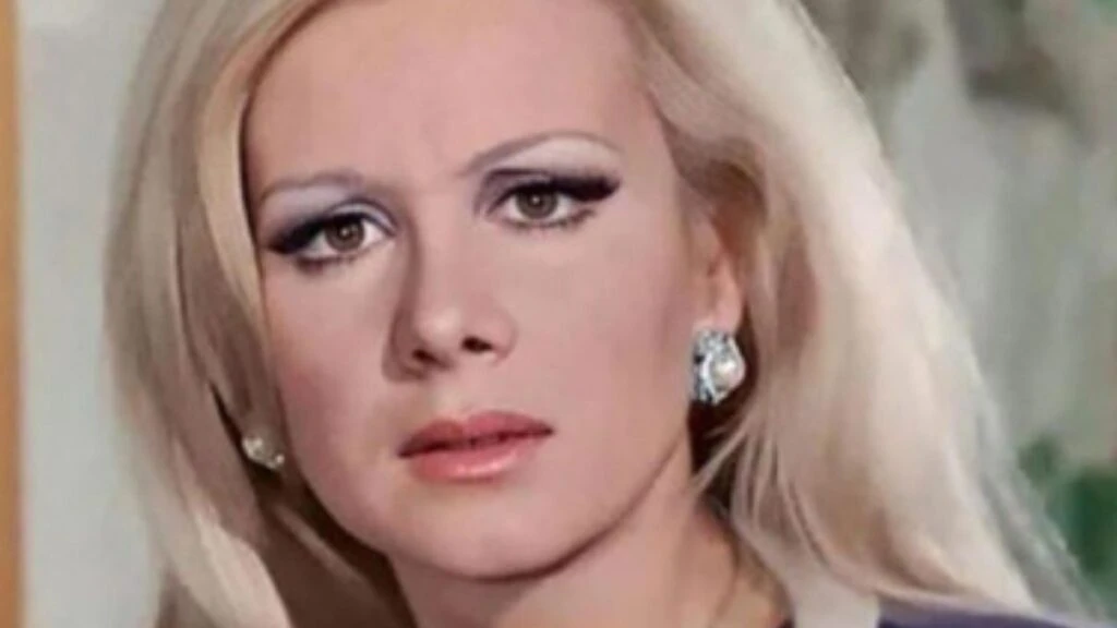 Filiz Akın'ın estetiksiz hali! Bu fotoğrafları kimse bilmiyor » Mavi Kadın