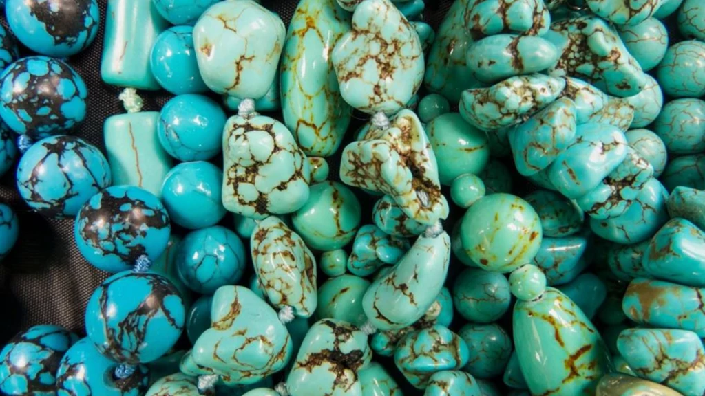 Firuze tai taşı nedir? Firuze tai taşının faydaları neler? Koruma ve ...