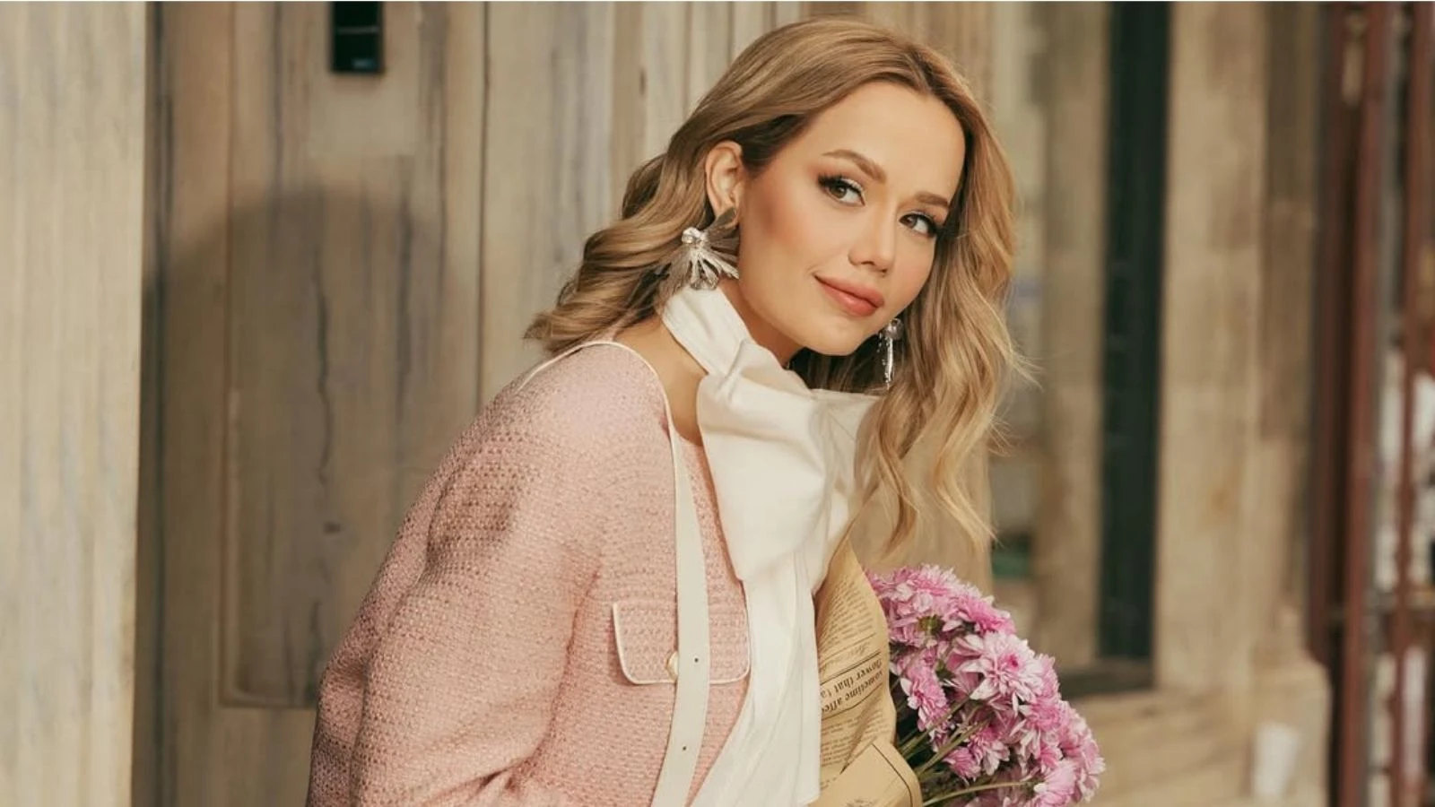 Sihirli Annem: Hepimiz Biriz filminin Akaşa’sı Gamze Karta kimdir ...