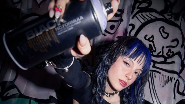 Manifest kız grubu üyelerinden Sueda Uluca kimdir? Yaşı ve kariyeri ...