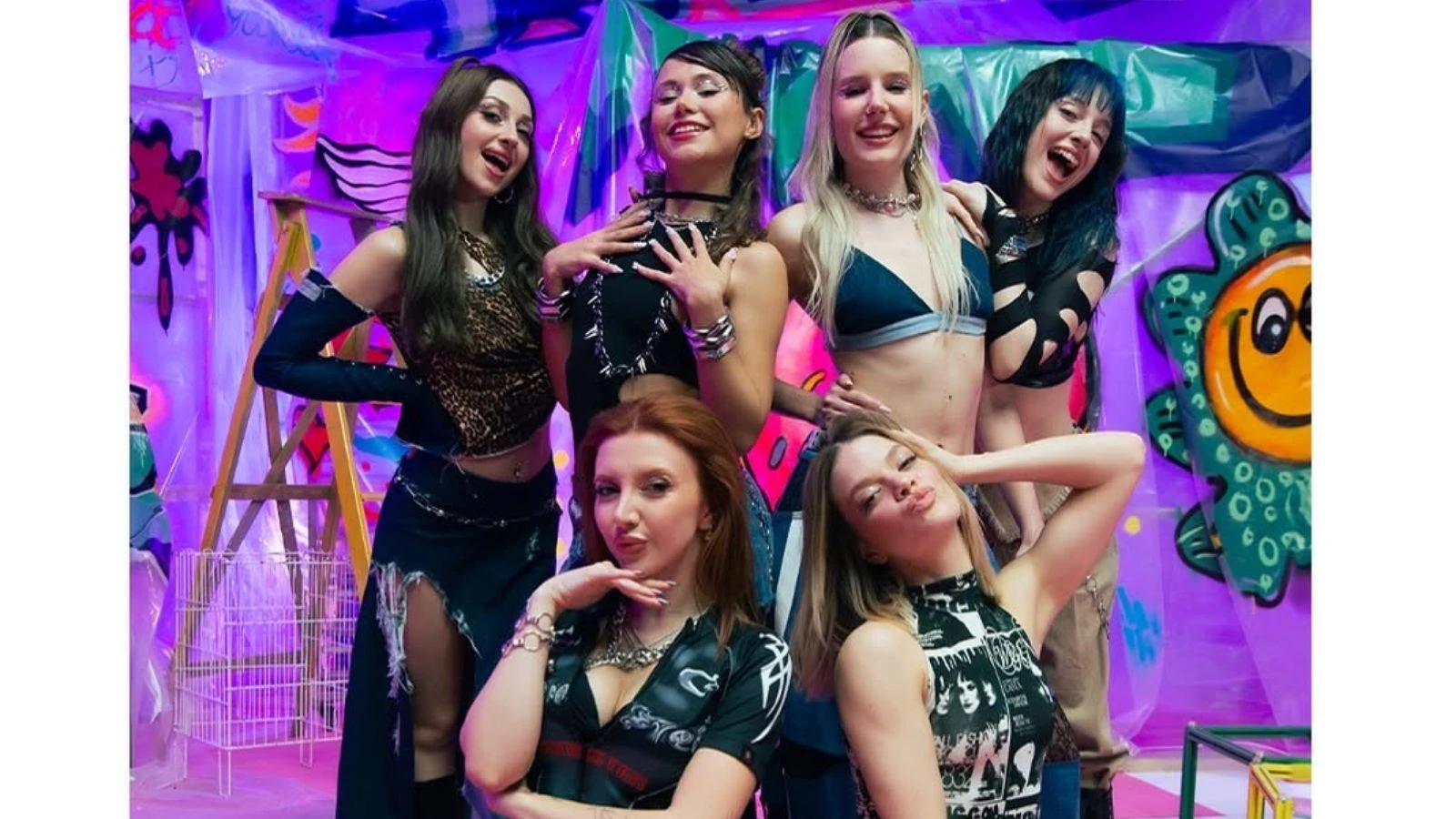 Türkiye'nin yeni kız grubu “Manifest” kimlerden oluşuyor, şarkıları neler? » Mavi Kadın