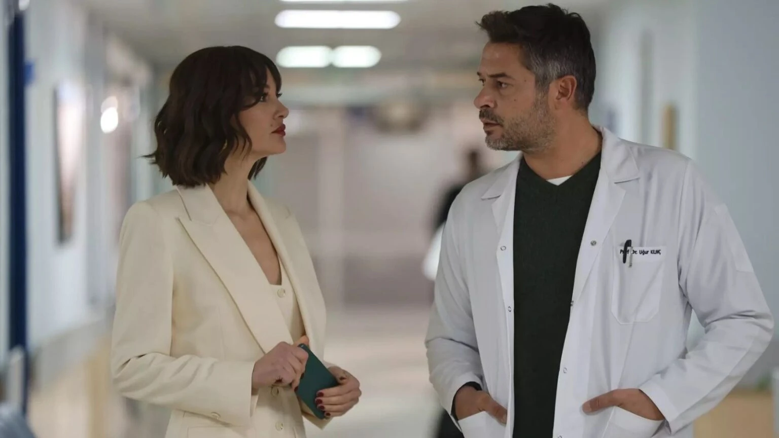 Uzak Şehir dizisinin Mine’si Mine Kılıç kimdir? Oyuncunun hayatı ve ...