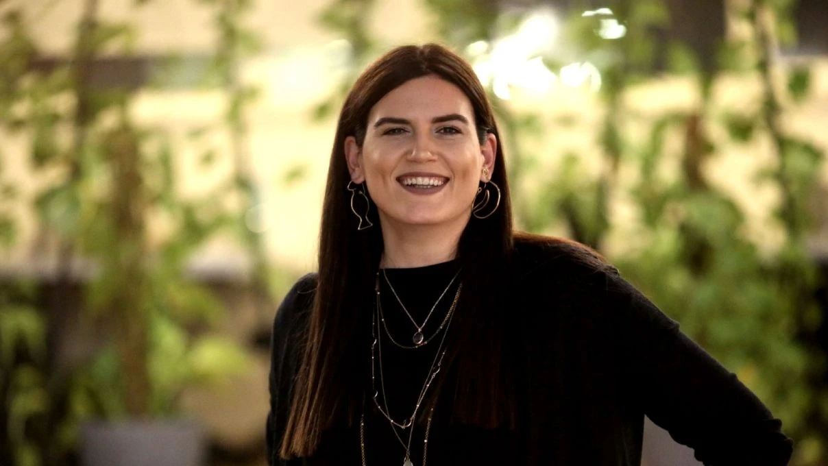 Miray Akovalıgil kimdir? Miray Akovalıgil ne iş yapar? » Mavi Kadın
