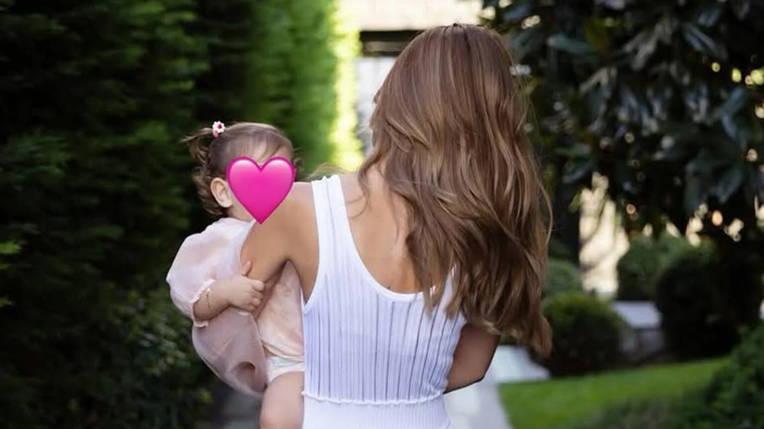 Nazlı Sabancı sessizliğini bozdu! Kızını sosyal medya hesabından ...