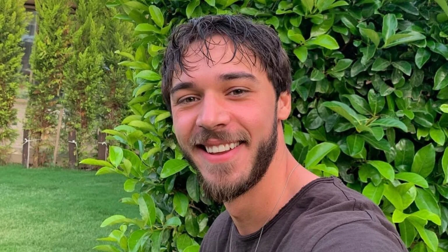 Karantina filminin Burak'ı Onur Bay kimdir? Yaşı ve oyunculuk kariyeri ...