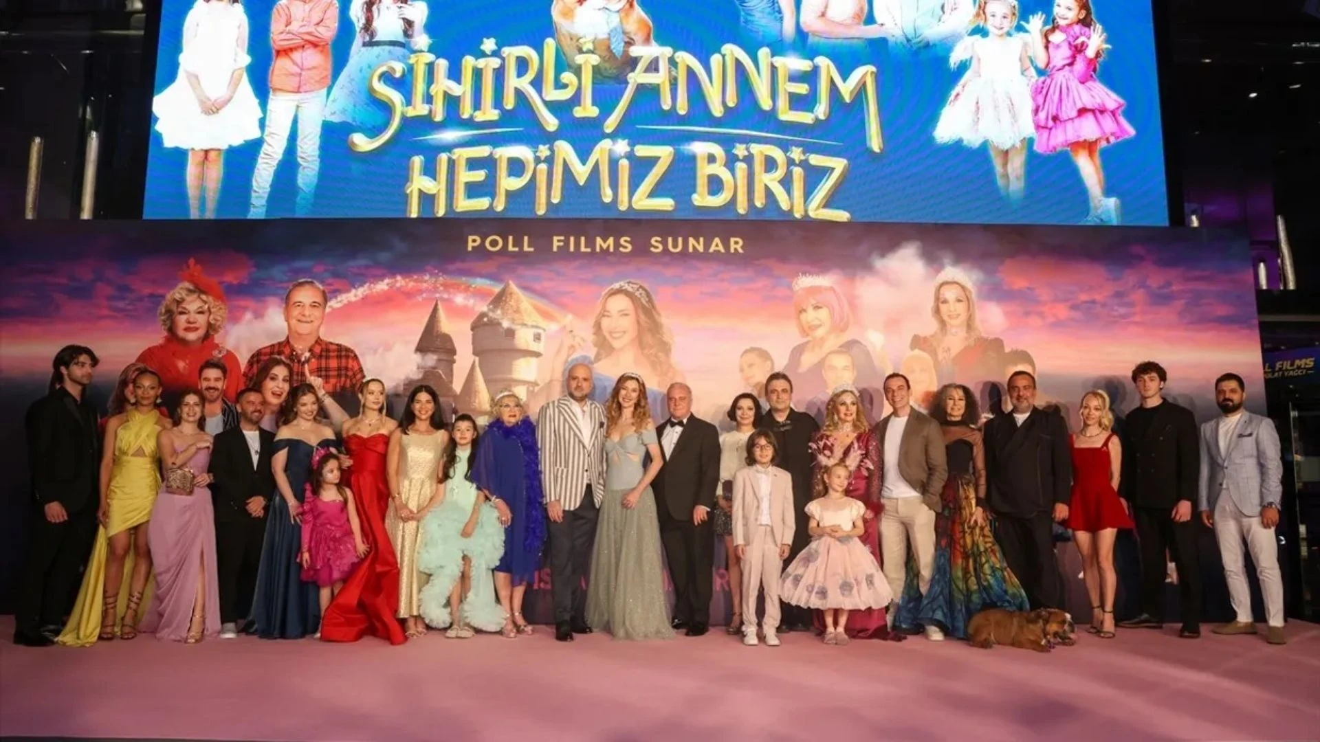 Sihirli Annem: Hepimiz Biriz filminin galasında merhum Defne Joy Foster ...