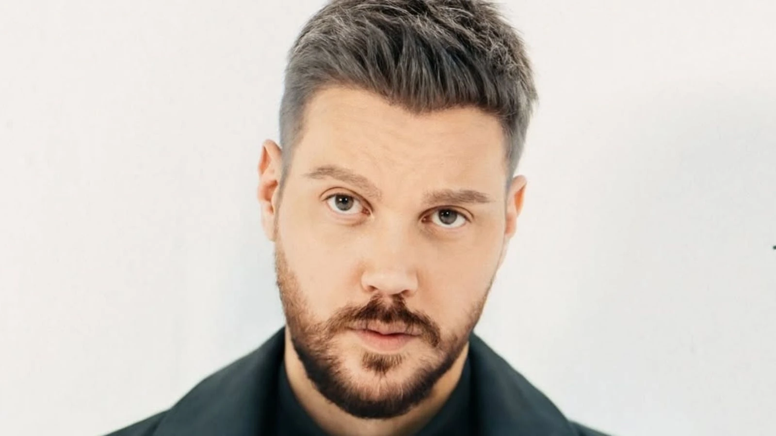 Sinan Akçıl kimdir nereli? Sinan Akçıl kaç yaşında? » Mavi Kadın