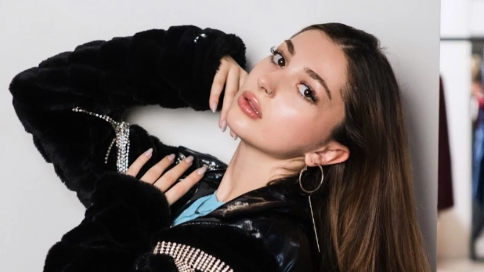 Manifest kız grubu üyelerinden Sueda Uluca kimdir? Yaşı ve kariyeri araştırılıyor » Mavi Kadın