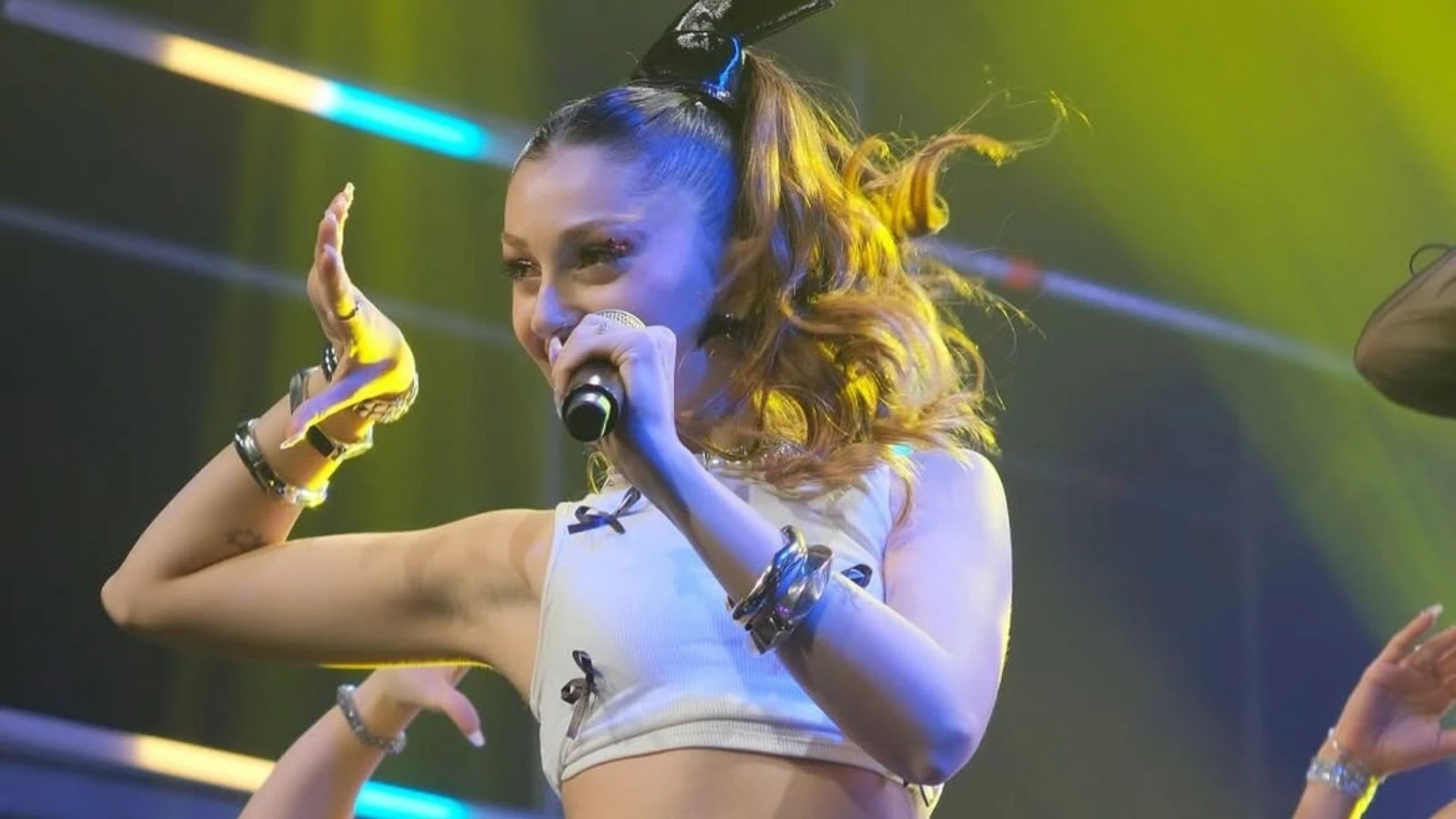 Manifest kız grubu üyelerinden Sueda Uluca kimdir? Yaşı ve kariyeri araştırılıyor » Mavi Kadın