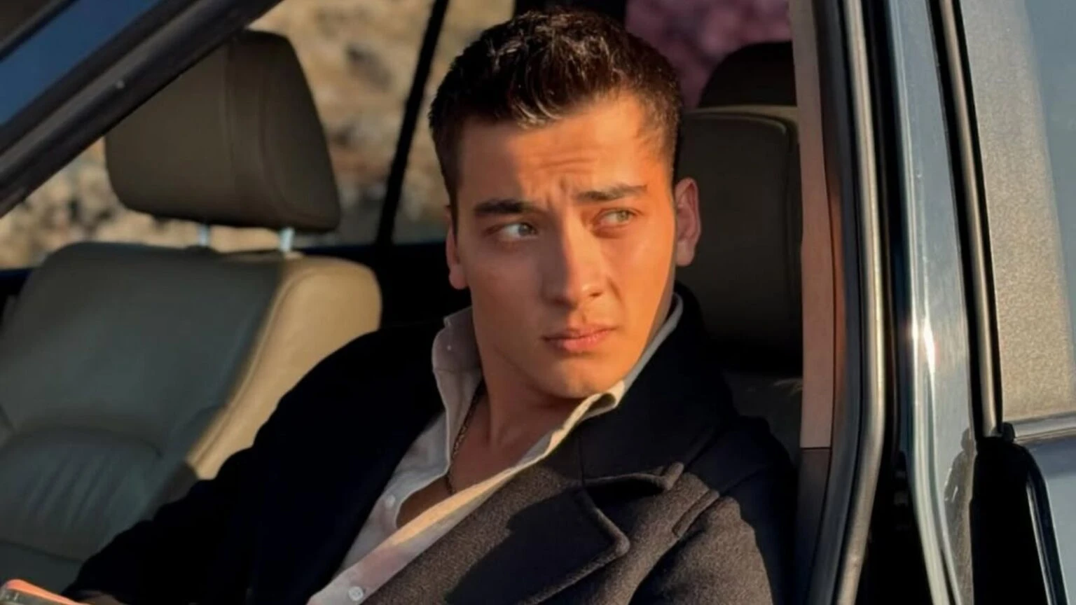 Uzak Şehir Kaya kimdir? Uzak Şehir’in Kaya’sı Atakan Özkaya kimdir ...