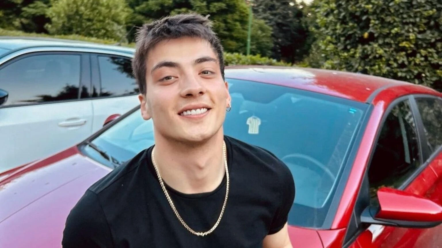 Uzak Şehir Kaya kimdir? Uzak Şehir’in Kaya’sı Atakan Özkaya kimdir ...