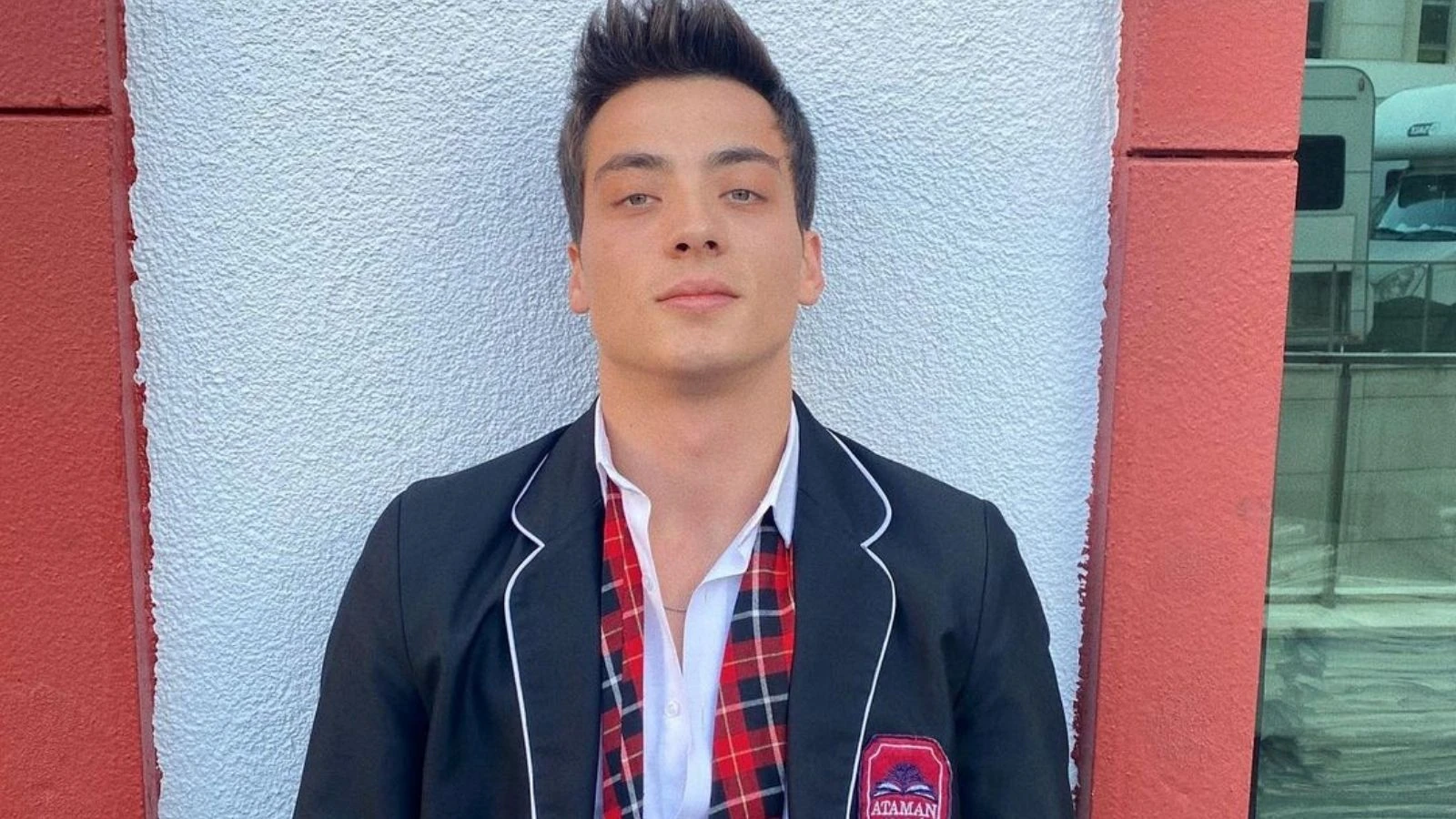 Uzak Şehir Kaya kimdir? Uzak Şehir’in Kaya’sı Atakan Özkaya kimdir ...