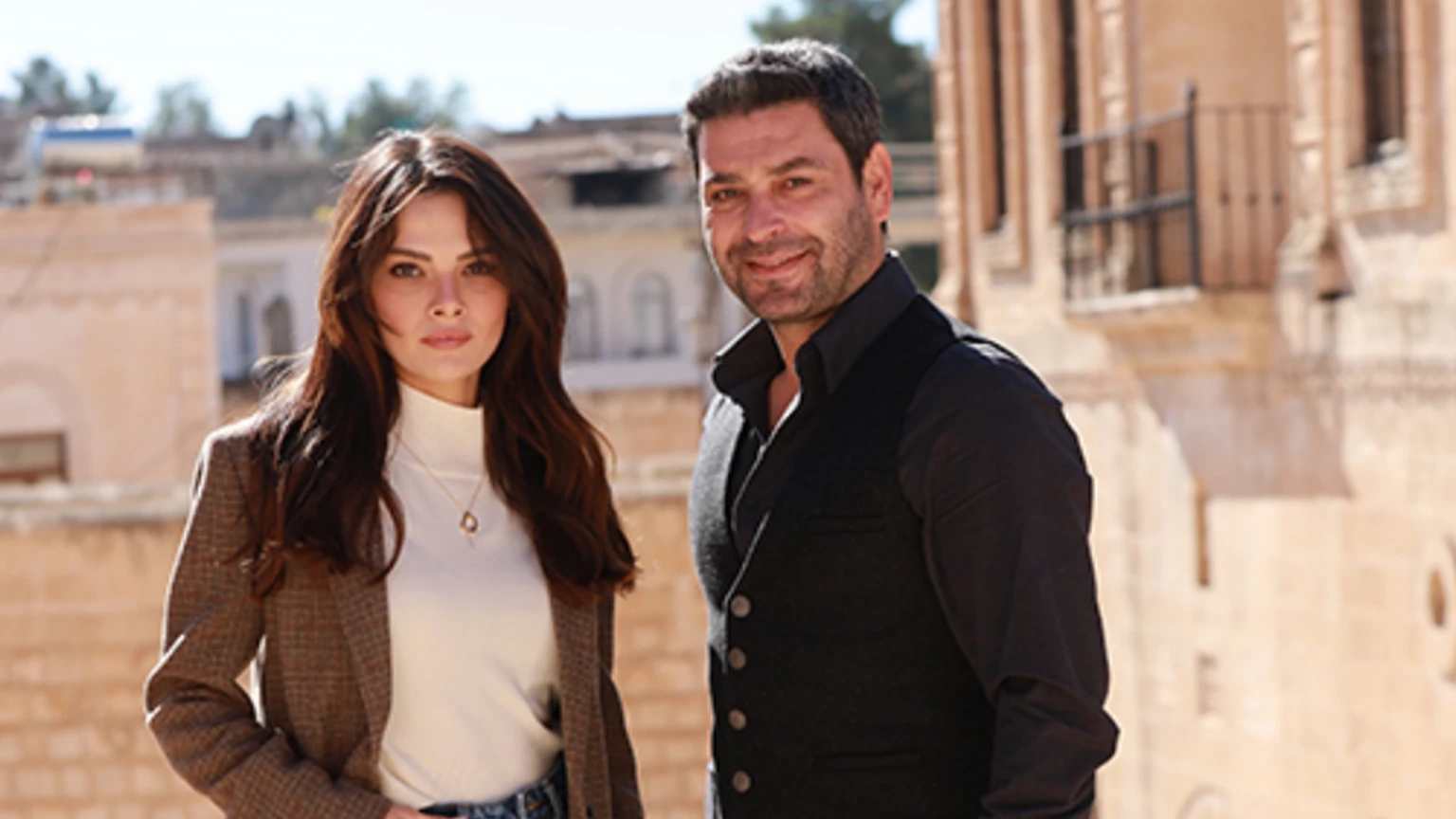 Uzak Şehir dizisinin yıldızı Sinem Ünsal’dan Ozan Akbaba’ya övgü dolu ...