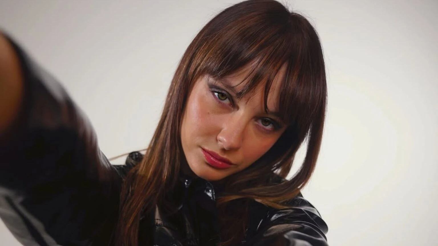 Manifest kız grubu üyelerinden Zeynep Sude Oktay kimdir? Yaşı ve kariyeri merak edildi » Mavi Kadın