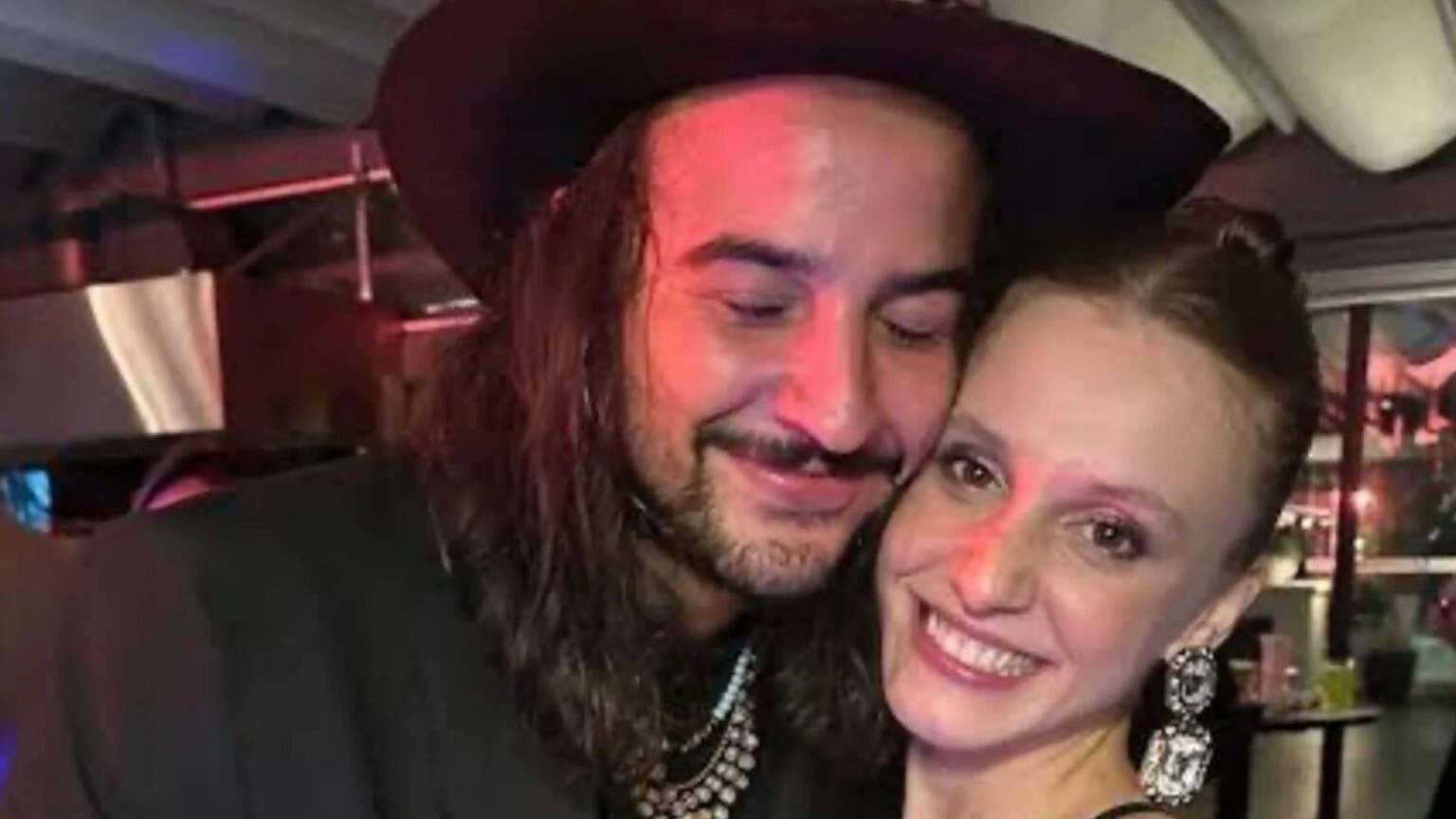 Ahsen Eroğlu'nun sevgilisi Kemal Ertuğ kimdir? Mesleği nedir? » Mavi Kadın