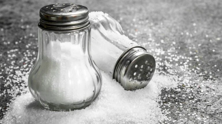 Bebeklere tuz ne zaman ve ne kadar verilir? Uzmanlar uyardı, erken tuz ...