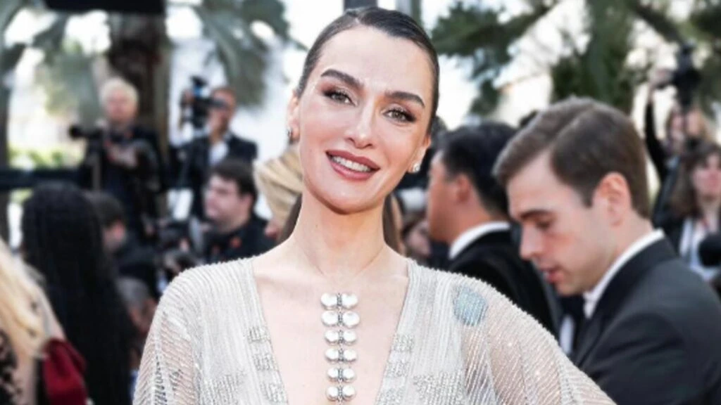 Birce Akalay'ın annesini paylaştı! "Güzellik genlerden" » Mavi Kadın