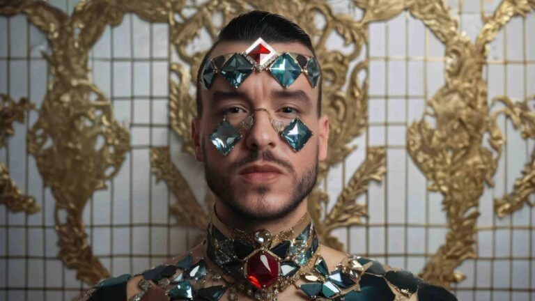 Cem Adrian kariyerinde 20. yılını Mücevher albümüyle kutluyor » Mavi Kadın