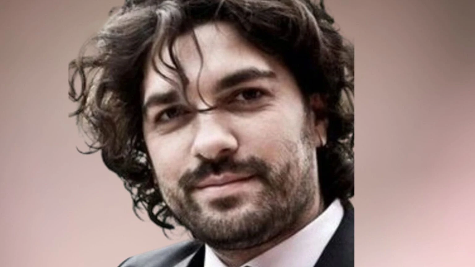 Emre İzer kimdir? Emre İzer kaç yaşında ve ne iş yapar? » Mavi Kadın