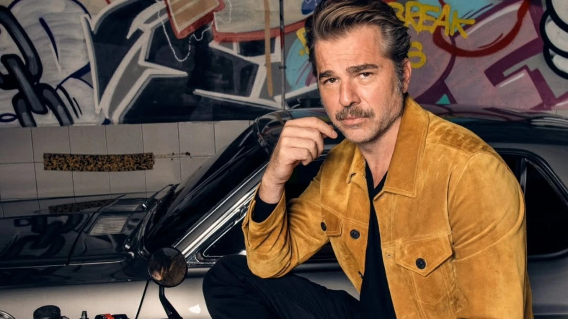 Engin Altan Düzyatan Mukadderat filminin prömiyerinde tarzıyla dikkat ...